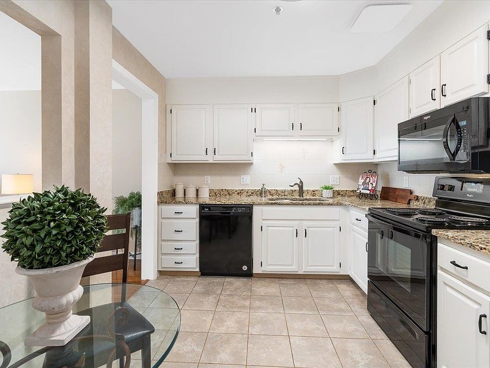 490 N River Road UNIT 20, Manchester, NH 03104 | Zillow