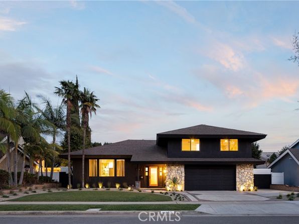 California Modern Split Level Homes Enhance Curb Appeal For