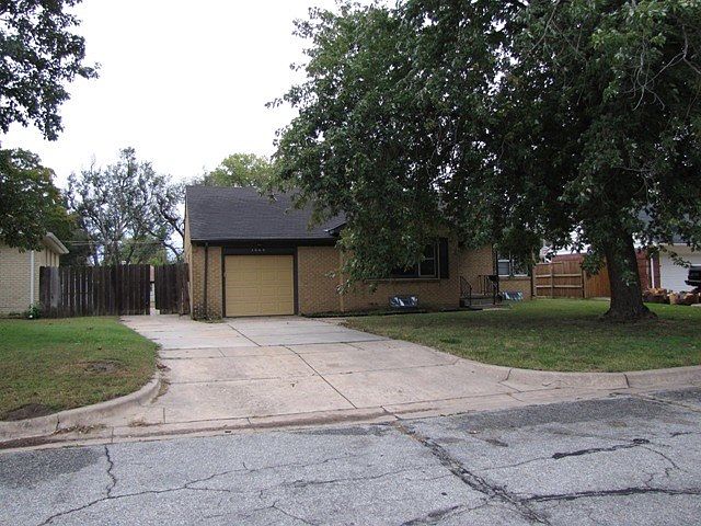 1564 N Womer Dr, Wichita, KS 67203 | Zillow