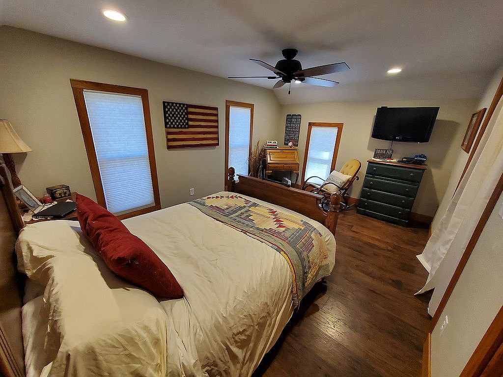 10504 E23 County Home Rd, Center Junction, IA 52212 | Zillow
