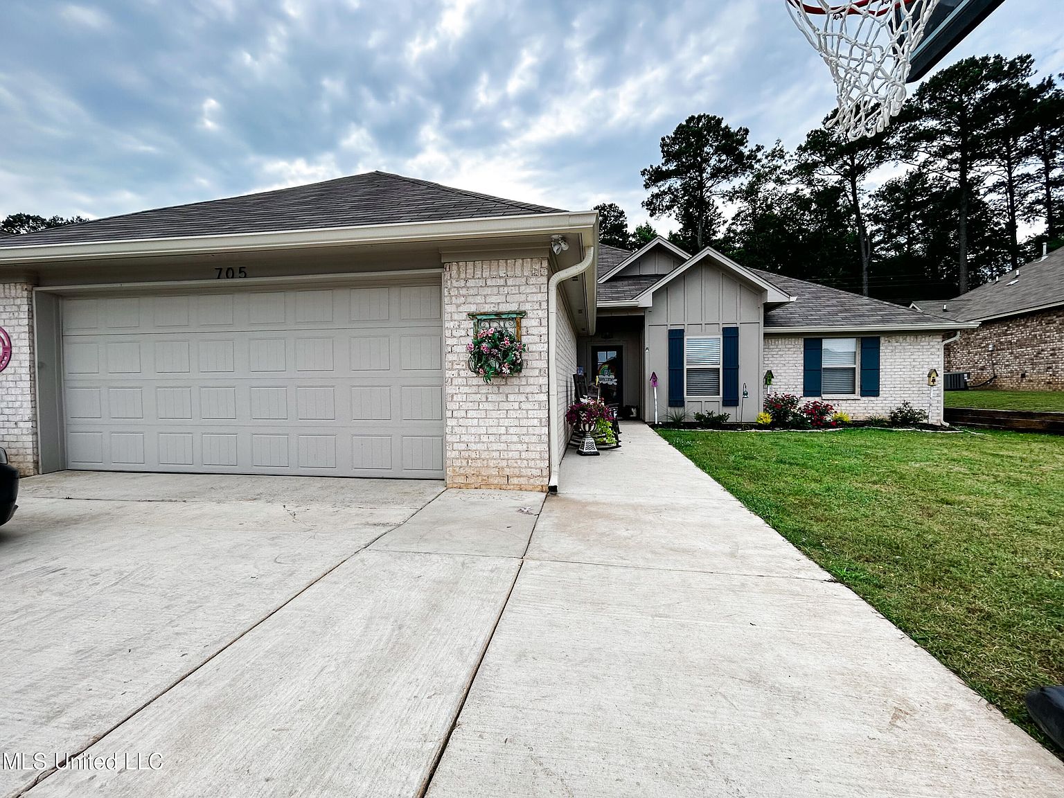 705 Lexington Dr, Florence, MS 39073 | Zillow