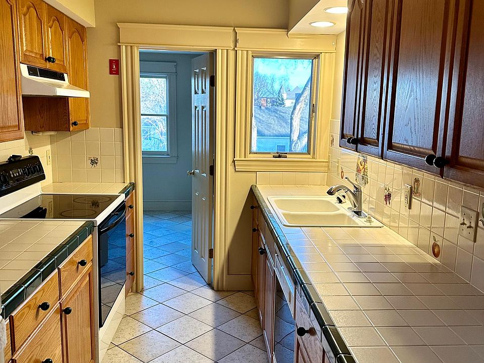 273 Belmont St APT 3, Manchester, NH 03103 | Zillow