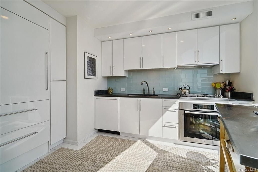 1 Renaissance Square UNIT 24E, White Plains, NY 10601 | MLS #H6304578 ...