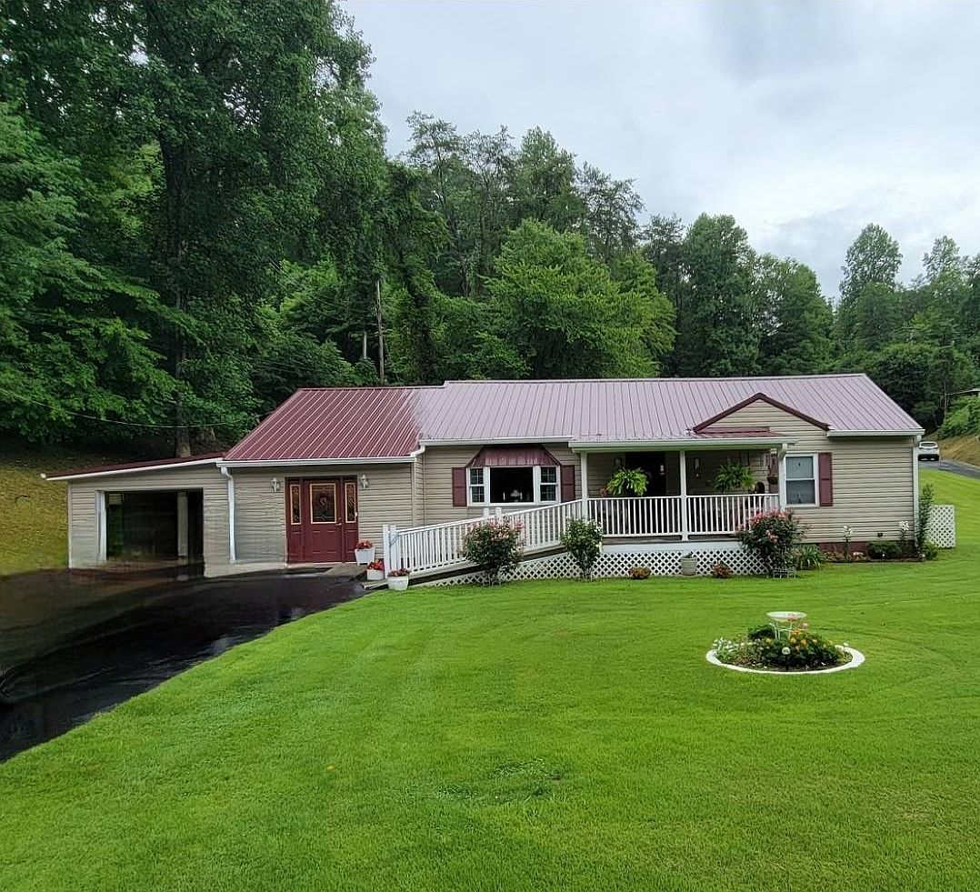 1174 State Route 3188, Langley, KY 41645 | Zillow