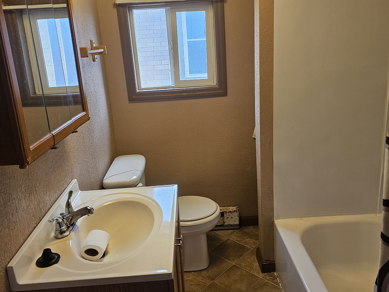 227 5th Ave APT 3, Butler, PA 16001 | Zillow