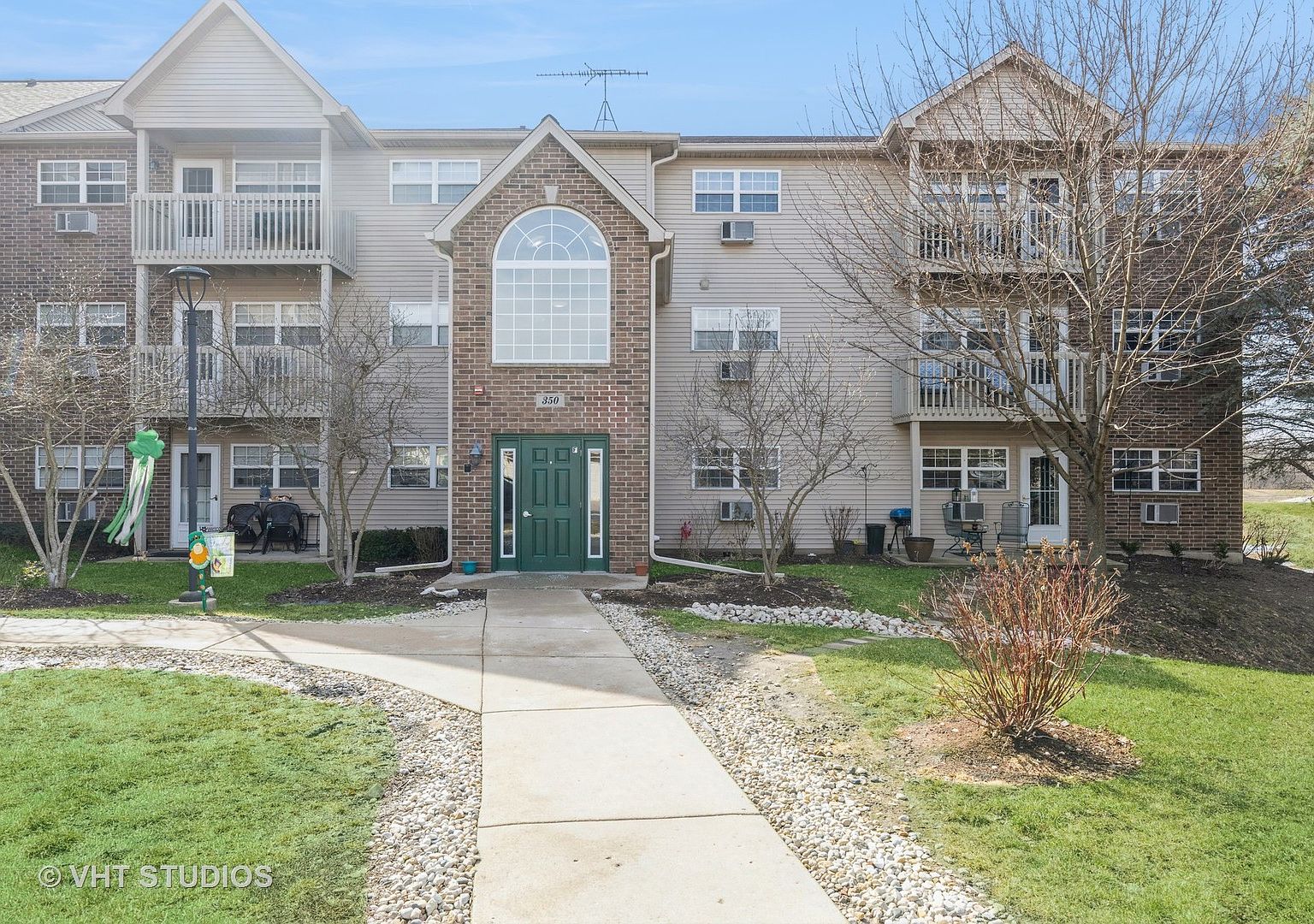 350 Cunat Blvd APT 2C, Richmond, IL 60071 | Zillow
