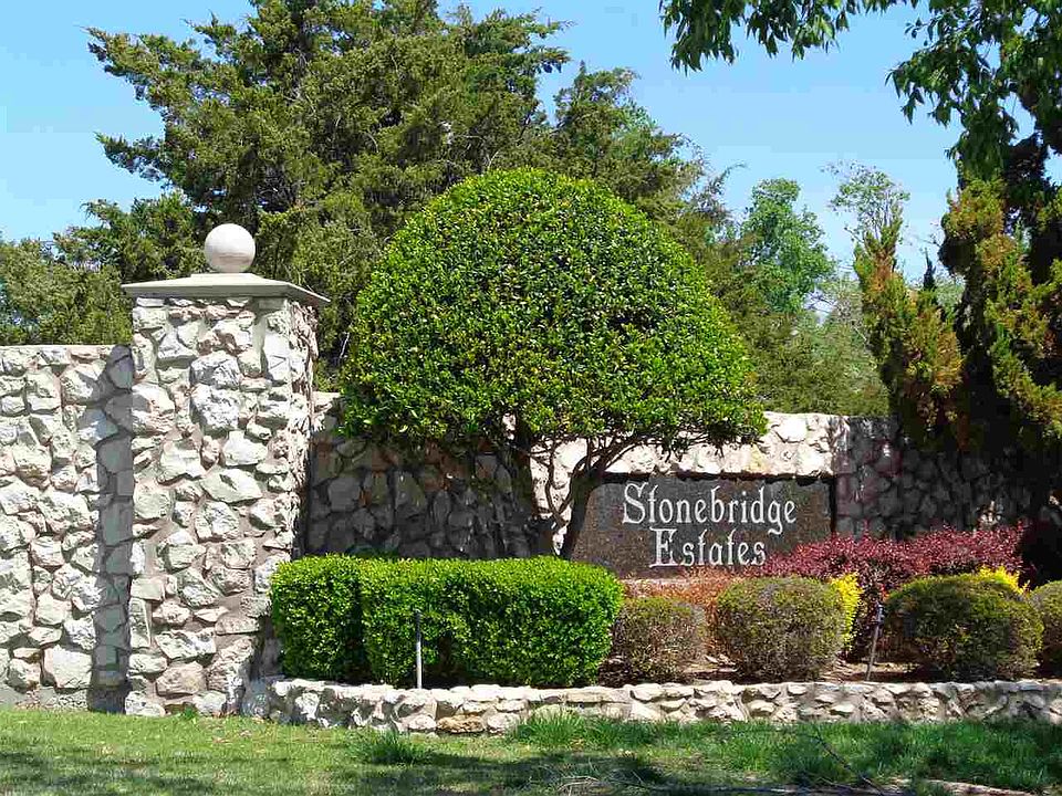 8201 NW Stonebridge Ct, Lawton, OK 73505 | Zillow