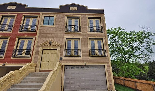 16W528 Bluff Rd, Willowbrook, IL 60527 | Zillow