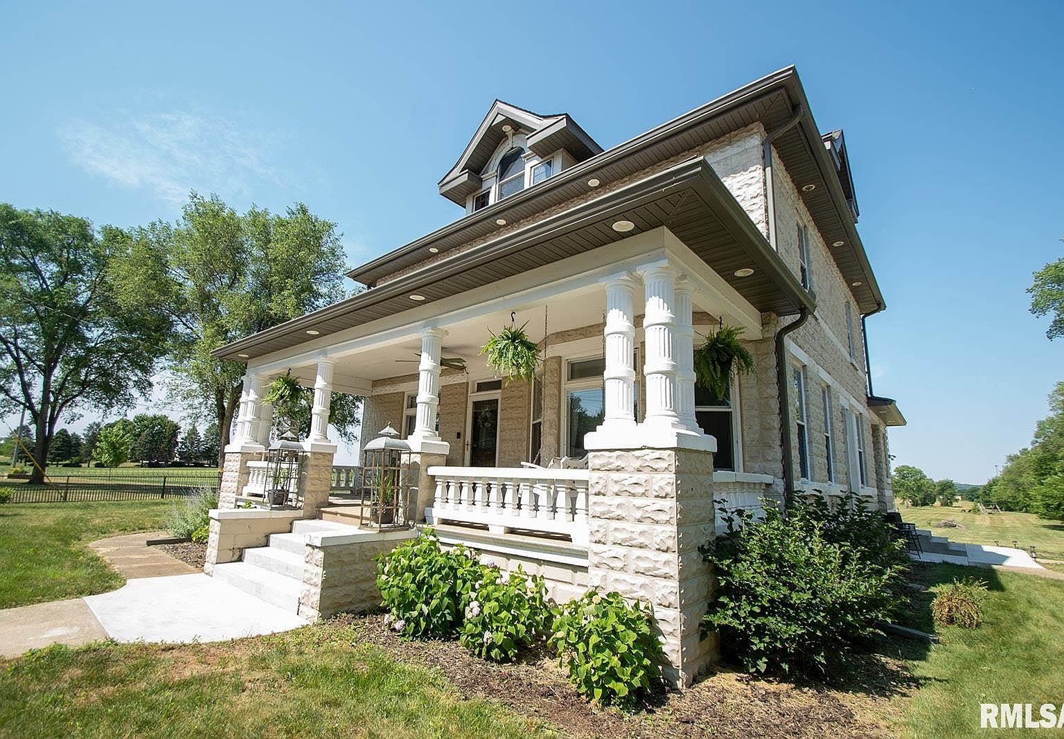 1117 Upper Spring Bay Rd, East Peoria, IL 61611 | Zillow