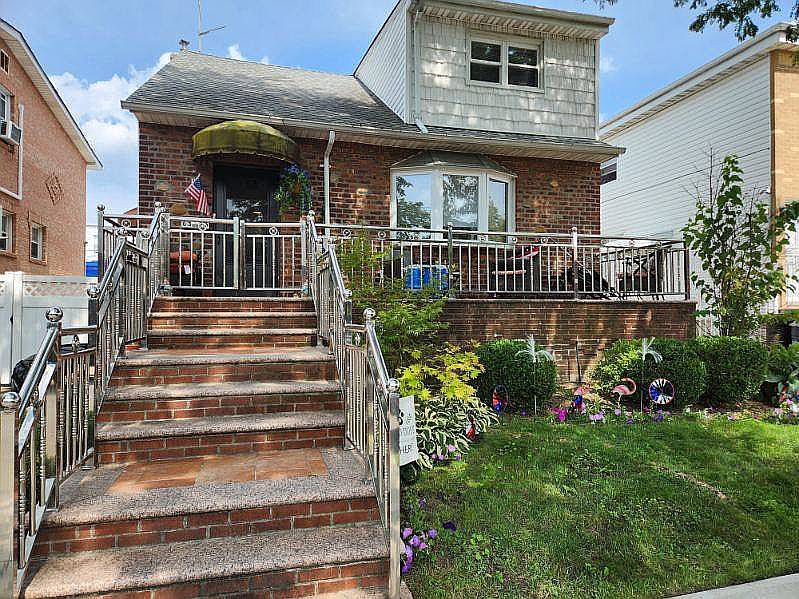 63-59 74th St #2, Middle Village, NY 11379 | Zillow