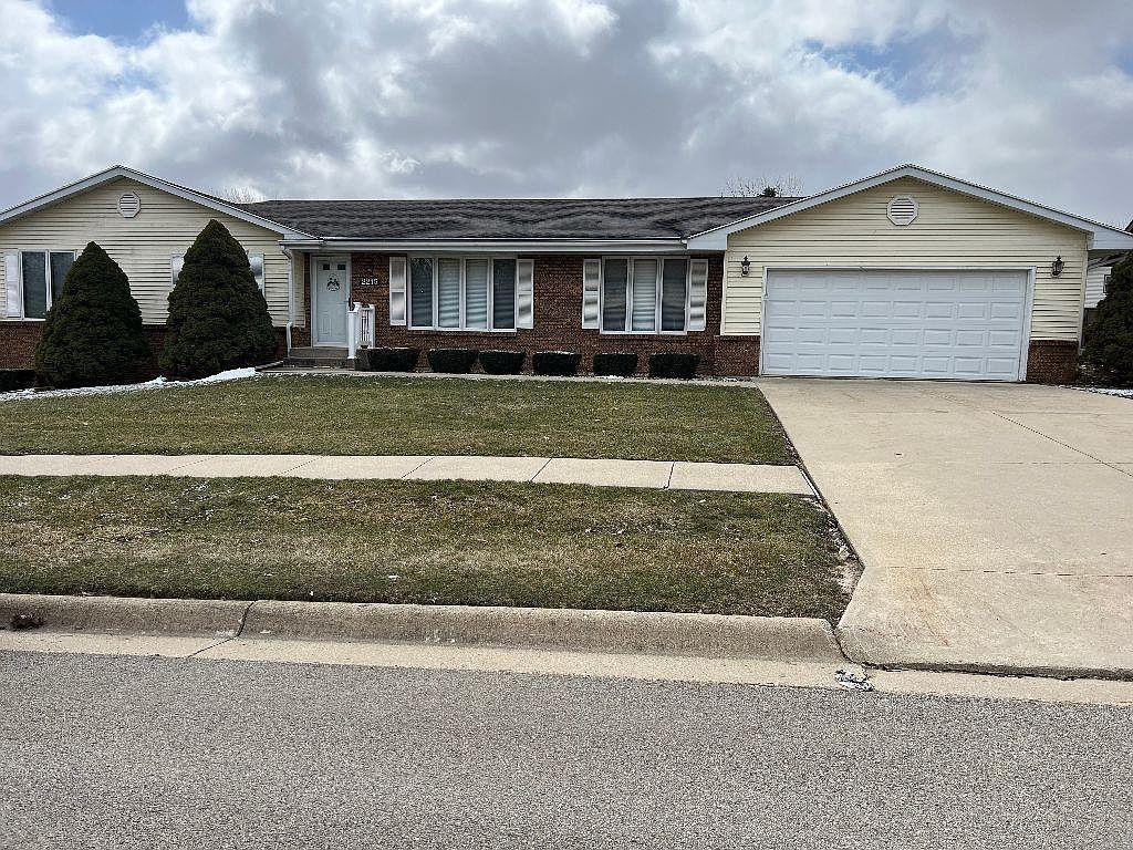 2215 Farmdale Ln, Freeport, IL 61032 | Zillow