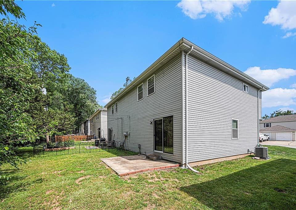 7818-7820 W 61st Ter, Mission, KS 66202 | Zillow