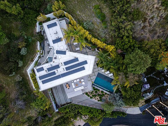 1895 Rising Glen Rd, Los Angeles, CA 90069 | MLS #24-438637 | Zillow