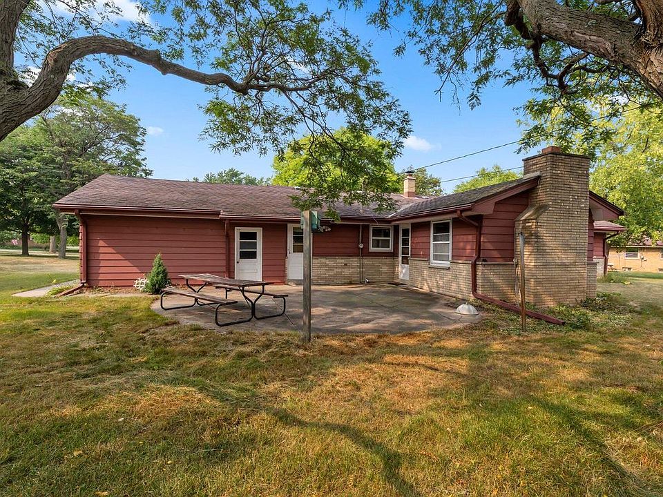 15935 Hill Ct, Brookfield, WI 53005 | MLS #1843950 | Zillow