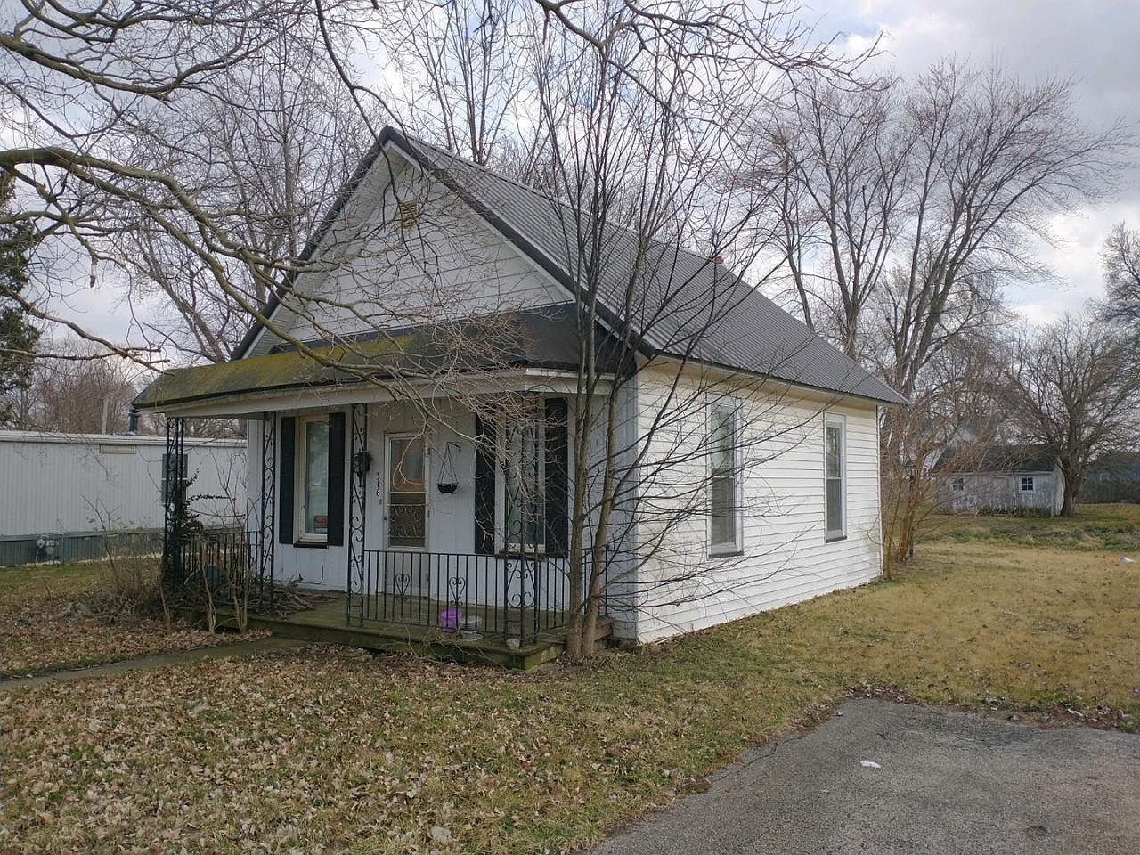316 W Main St, Stanford, IL 61774 | Zillow