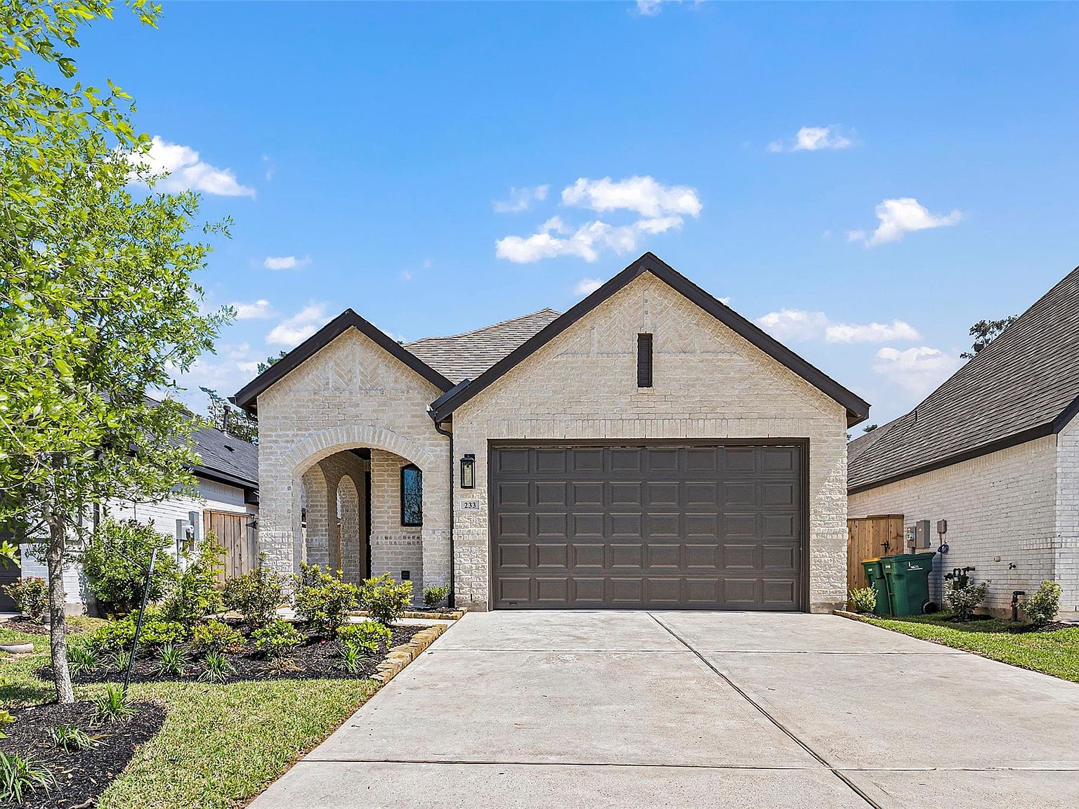 233 Trapper Creek Dr, Conroe, TX 77384 | MLS #12813928 | Zillow