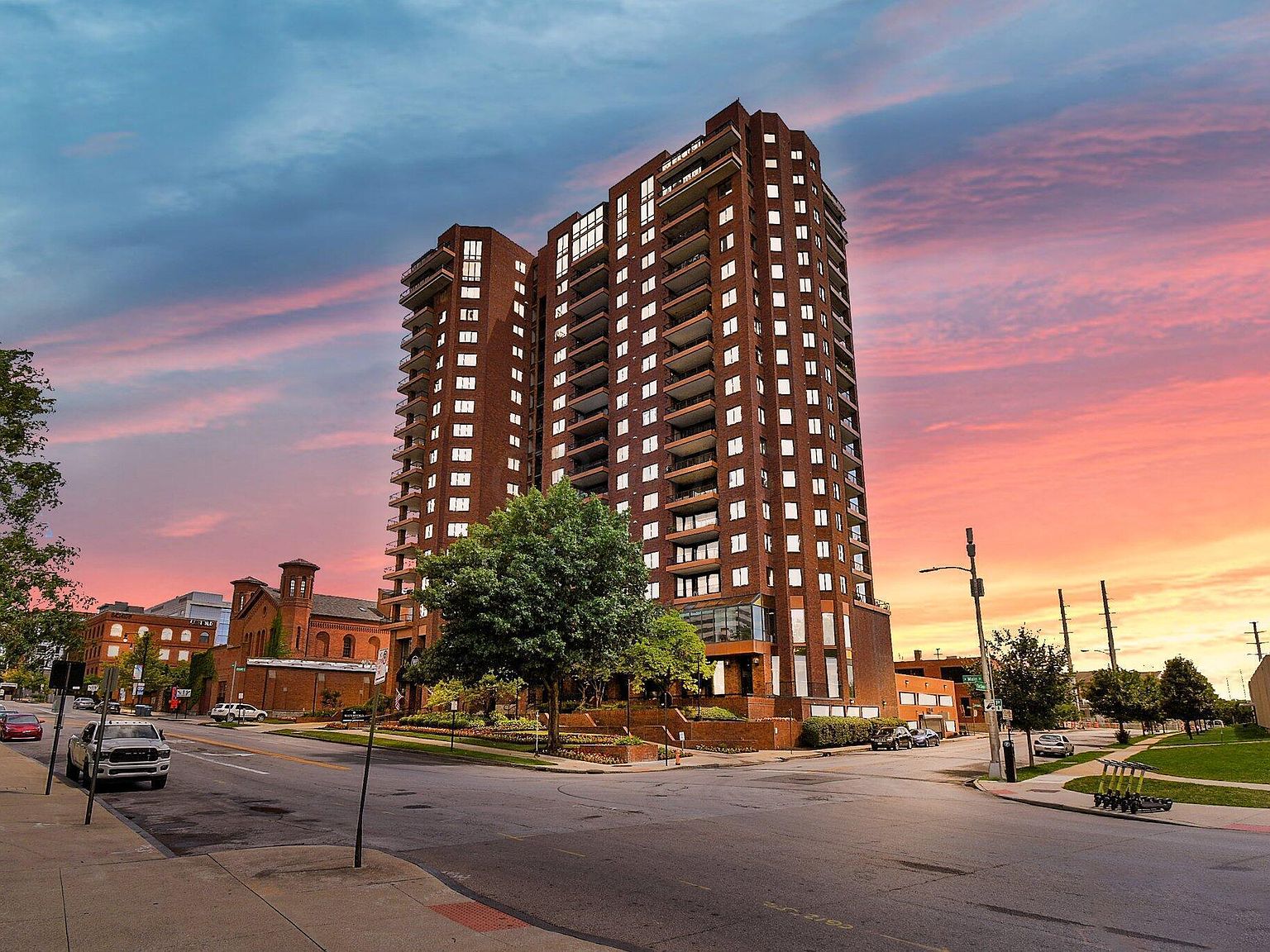 155 W Main St APT 903, Columbus, OH 43215 | MLS #223035232 | Zillow