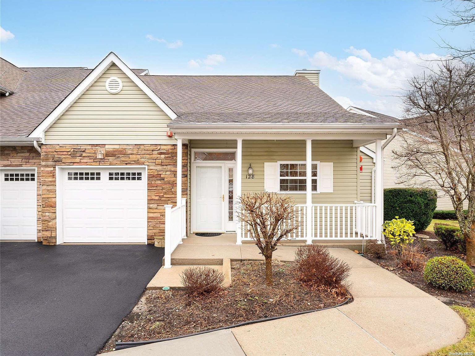 128 Pond Circle #128, Mount Sinai, NY 11766 | Zillow