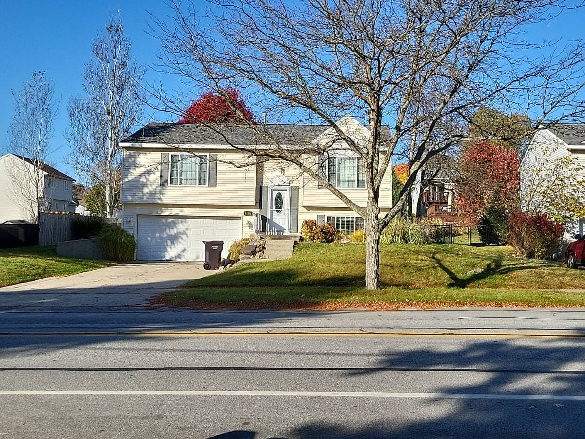 174 Oak St, Rockford, MI 49341 | Zillow