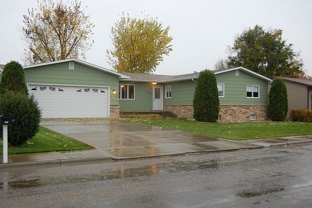 405 11th Ave SW, Sidney, MT 59270 | Zillow