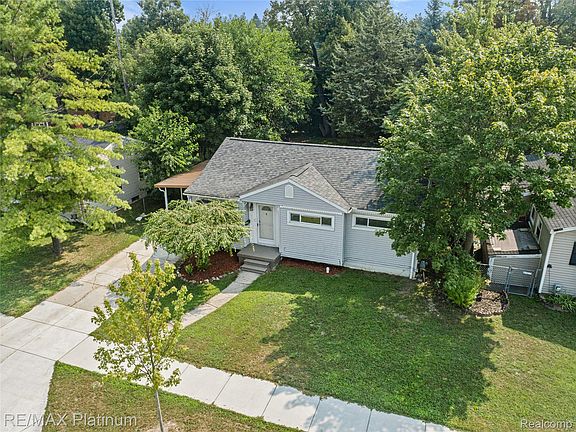 708 Elmwood Dr, Fenton, MI 48430 | MLS #20251019729 | Zillow