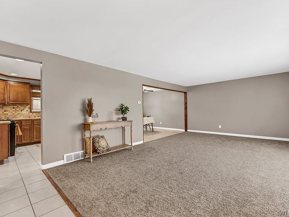 69 Caroline Ln, Depew, NY 14043 | Zillow