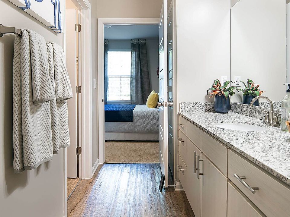 TRAILSIDE VERDAE APARTMENTS - 180 Woodruff Rd Greenville SC (8 units ...