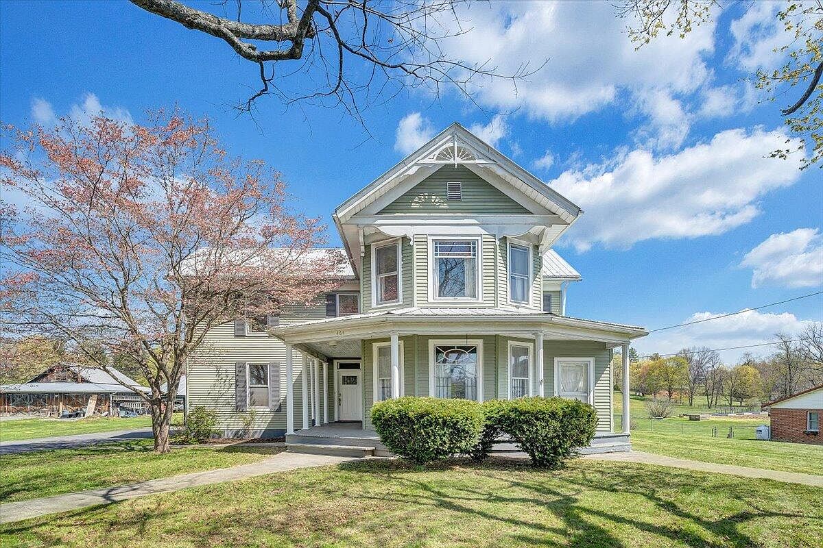 464 Chestnut Ave, Alderson, WV 24910 | Zillow