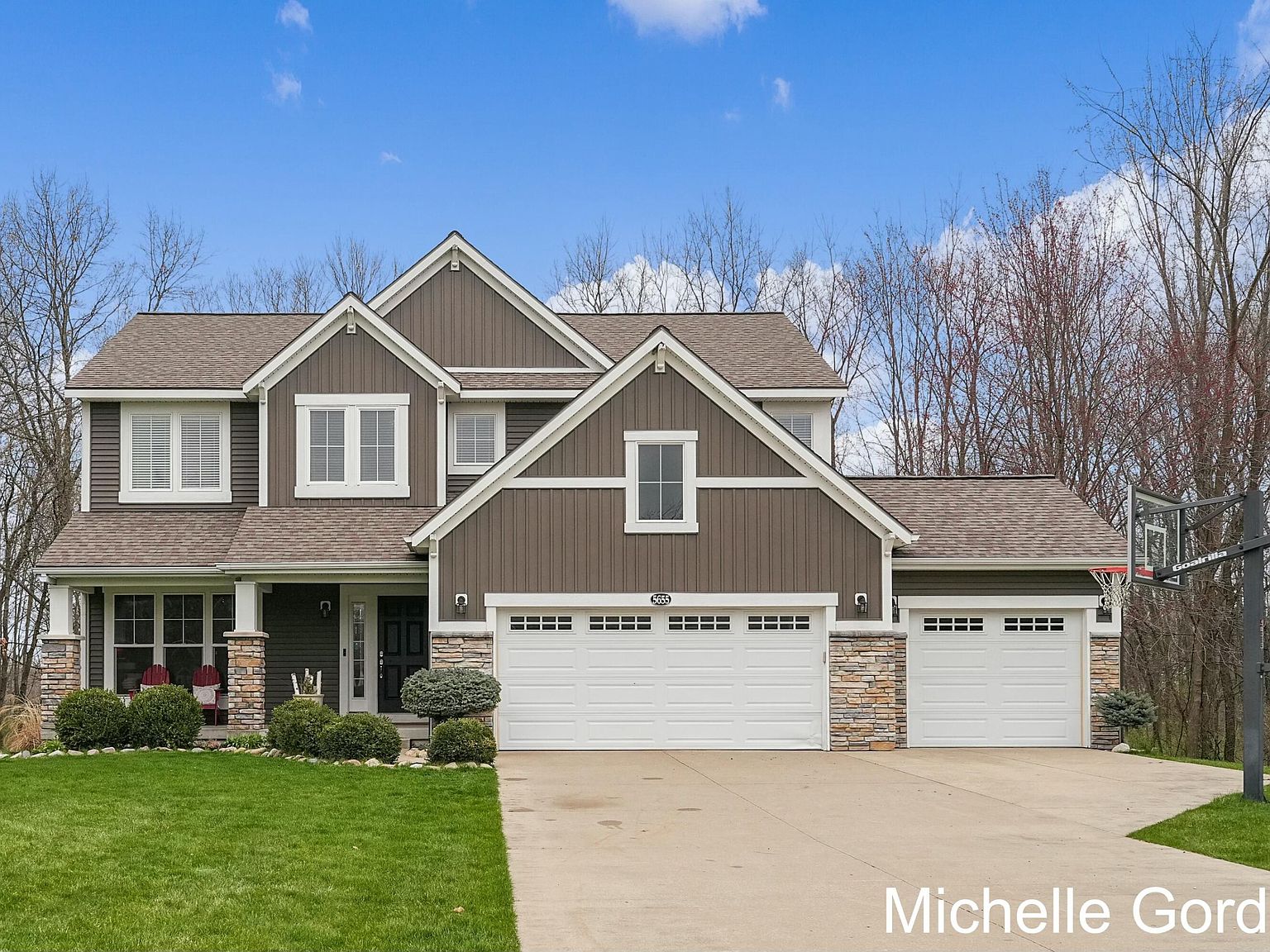 5655 Summerset Woods Dr SE, Alto, MI 49302 | Zillow