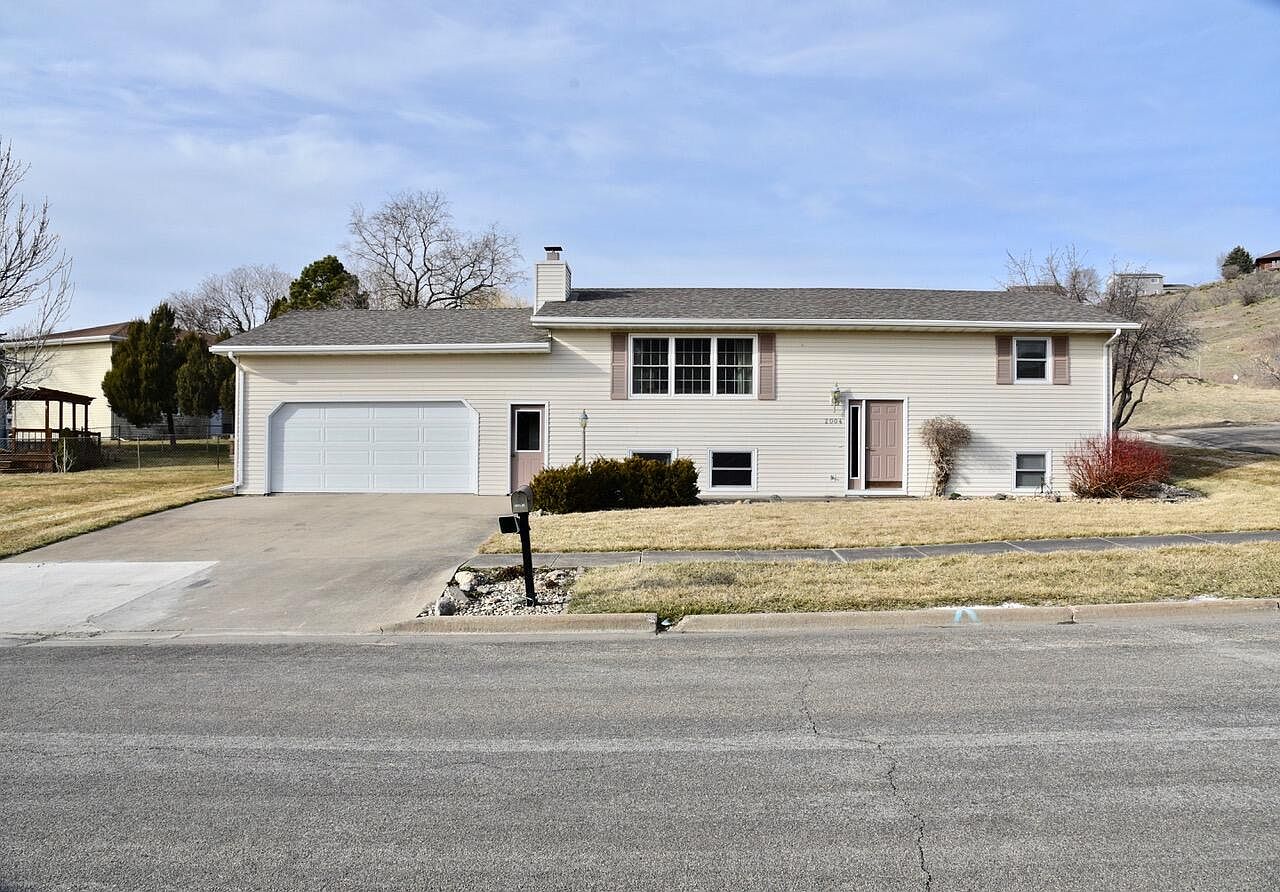 2004 Coyote St, Pierre, SD 57501 | Zillow