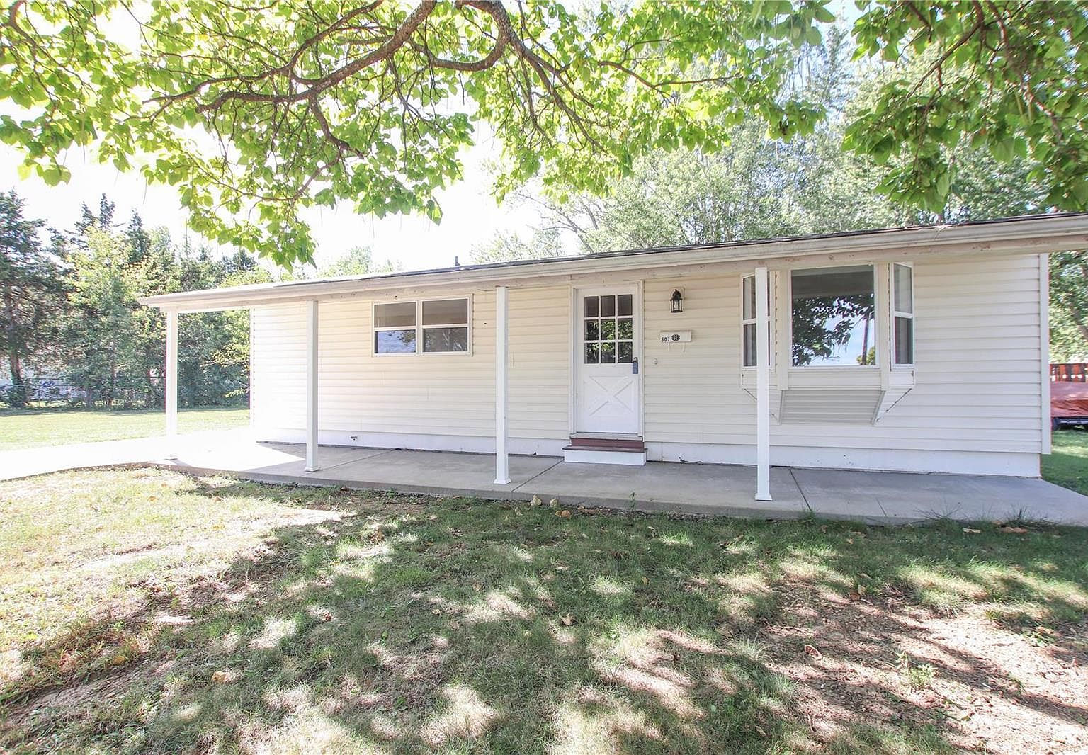 607 Lake Meadows Dr, Sullivan, MO 63080 | Zillow