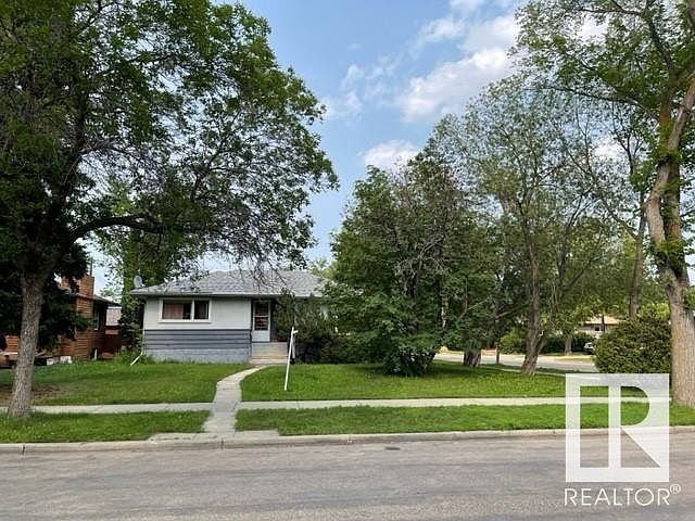 8202 93a Ave NW, Edmonton, AB T6C 1V6 | MLS #E4358363 | Zillow