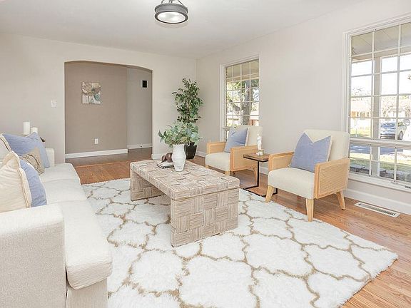 776 Gradient Dr, Saint Louis, MO 63125 | Zillow