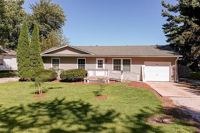1405 Madison St, Gillespie, IL 62033 | Zillow