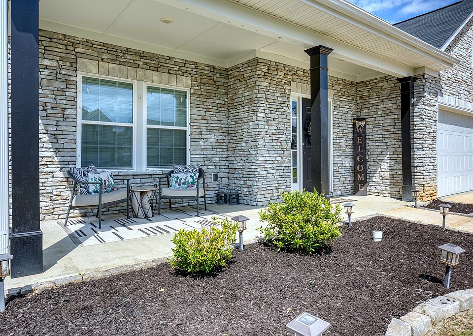 154 Red Oak Pl, Smiths Station, AL 36877 | MLS #200167 | Zillow