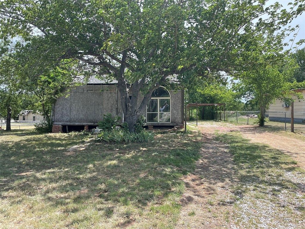 413 Jackson Ave, Strawn, TX 76475 | Zillow