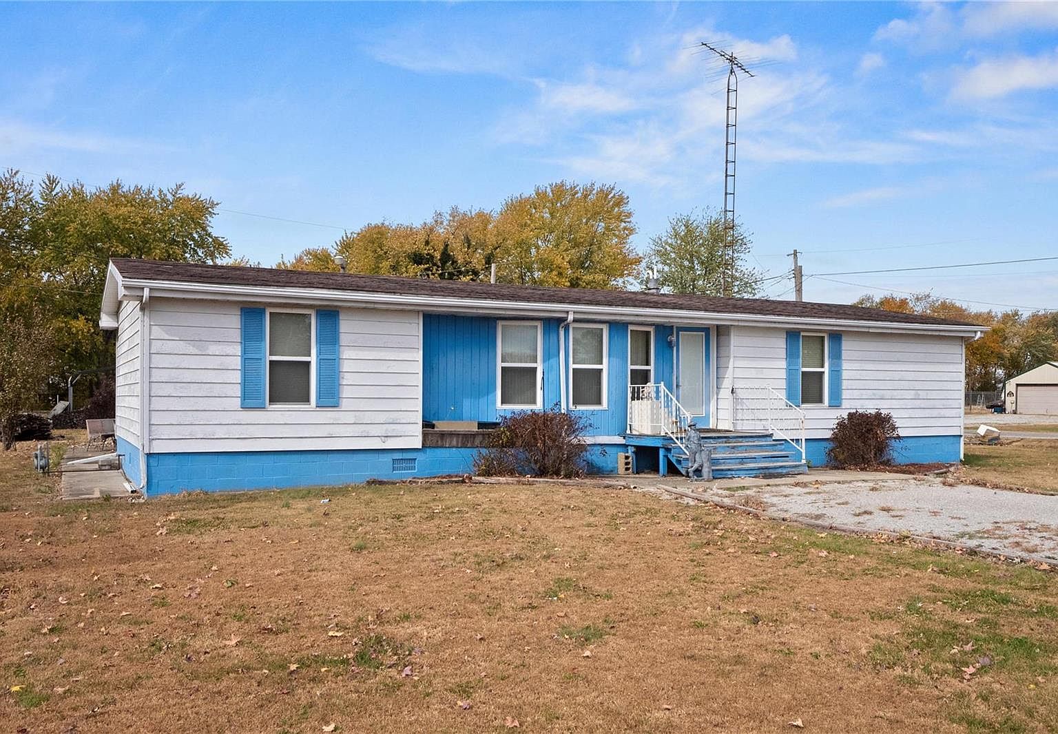 581 N 2nd St, Ashley, IL 62808 | Zillow