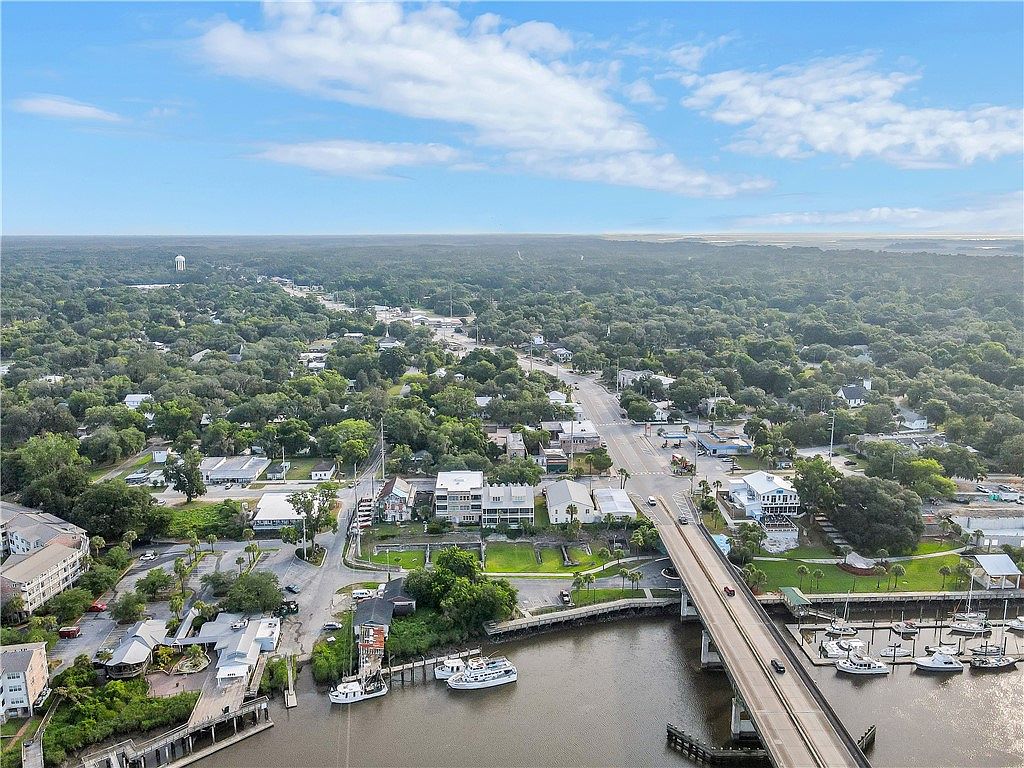 5 Madison St, Darien, GA 31305 | Zillow