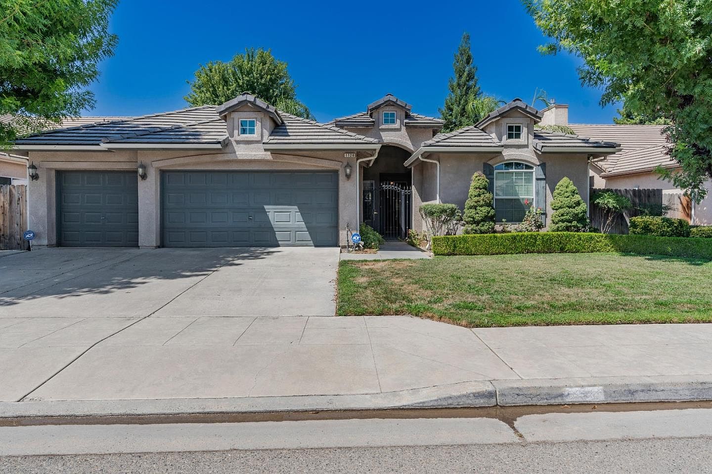 1126 E Royal Dornoch Ave, Fresno, CA 93730 | MLS #ML81974192 | Zillow