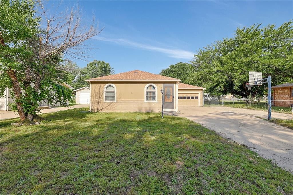 141 N Tracy St, Wichita, KS 67212 | MLS #2555934 | Zillow
