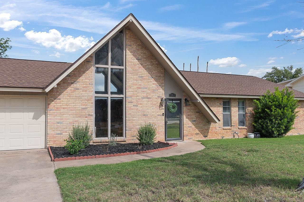 203 Elizabeth Dr, Del Rio, TX 78840 | Zillow