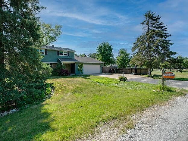 4023 Coachlight DRIVE, Racine, WI 53404 | MLS #1839926 | Zillow