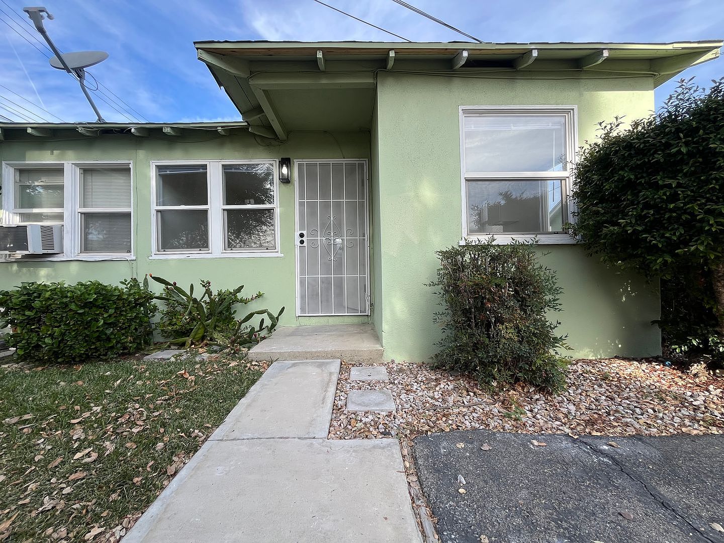 731 737 Vernon Dr 731 1 2 Upland Ca 91786 Zillow
