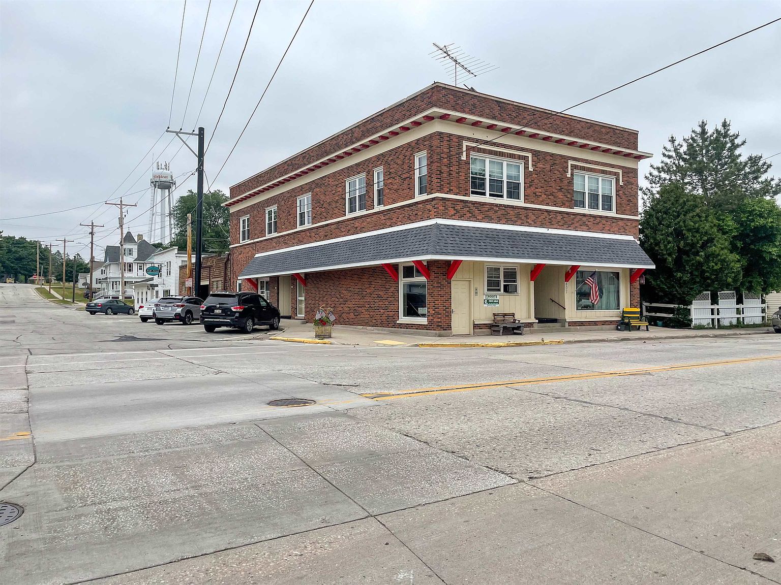 407 E Main St, Mishicot, WI 54228 | MLS #50275848 | Zillow