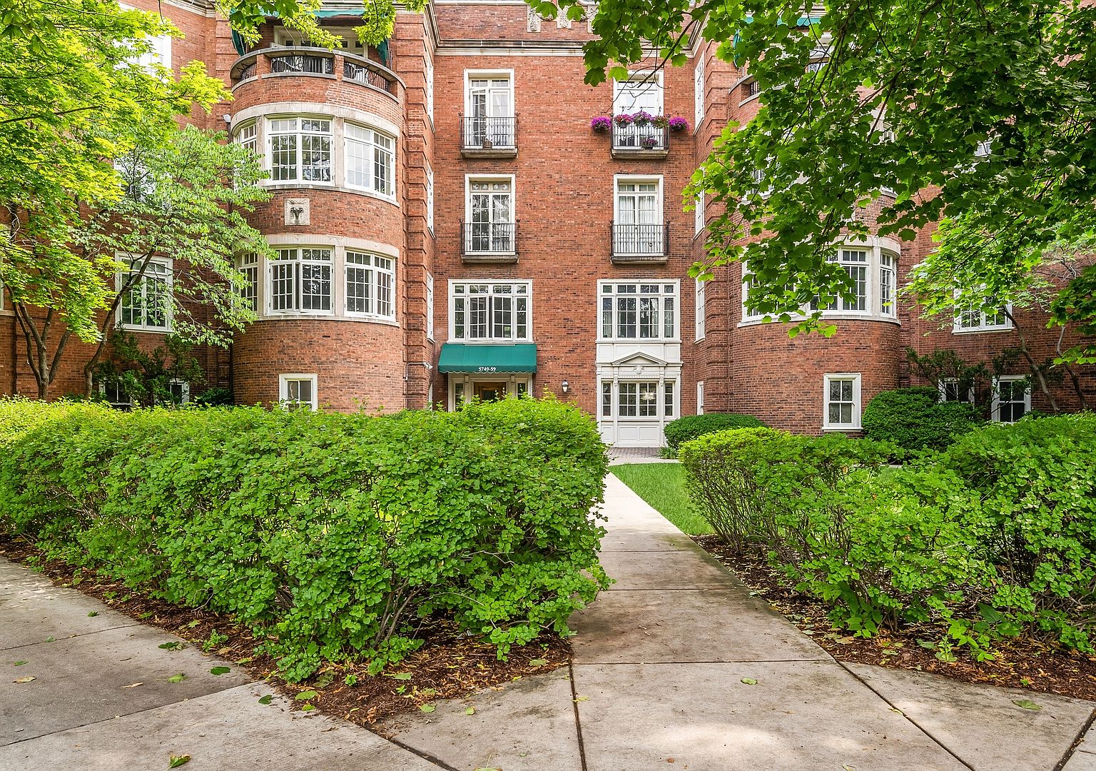 5749 S Kenwood Ave #3, Chicago, IL 60637 | Zillow