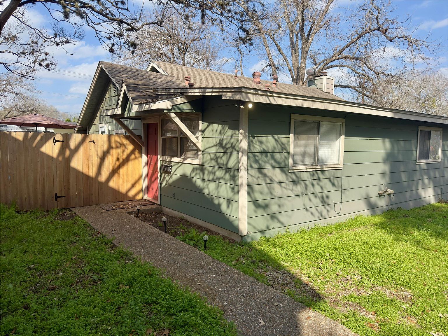 309 S Guadalupe St #C, Lockhart, TX 78644 | Zillow
