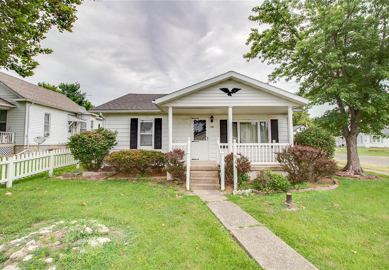 701 Harrison St, Jerseyville, IL 62052 | Zillow
