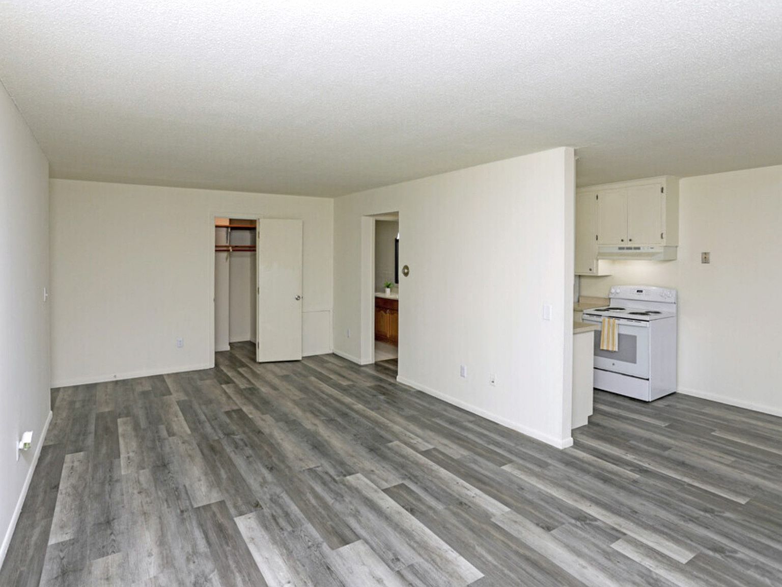 2520 County Road F E #206, Saint Paul, MN 55110 | Zillow