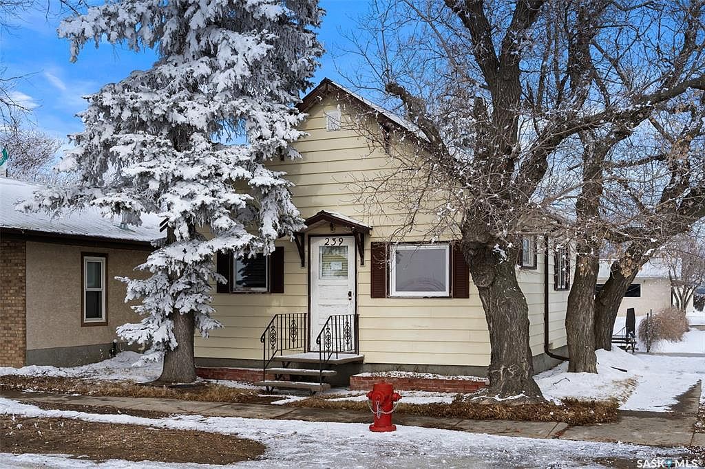 239 Railway AVENUE, Vibank, SK S0G 4Y0 | MLS #SK996949 | Zillow