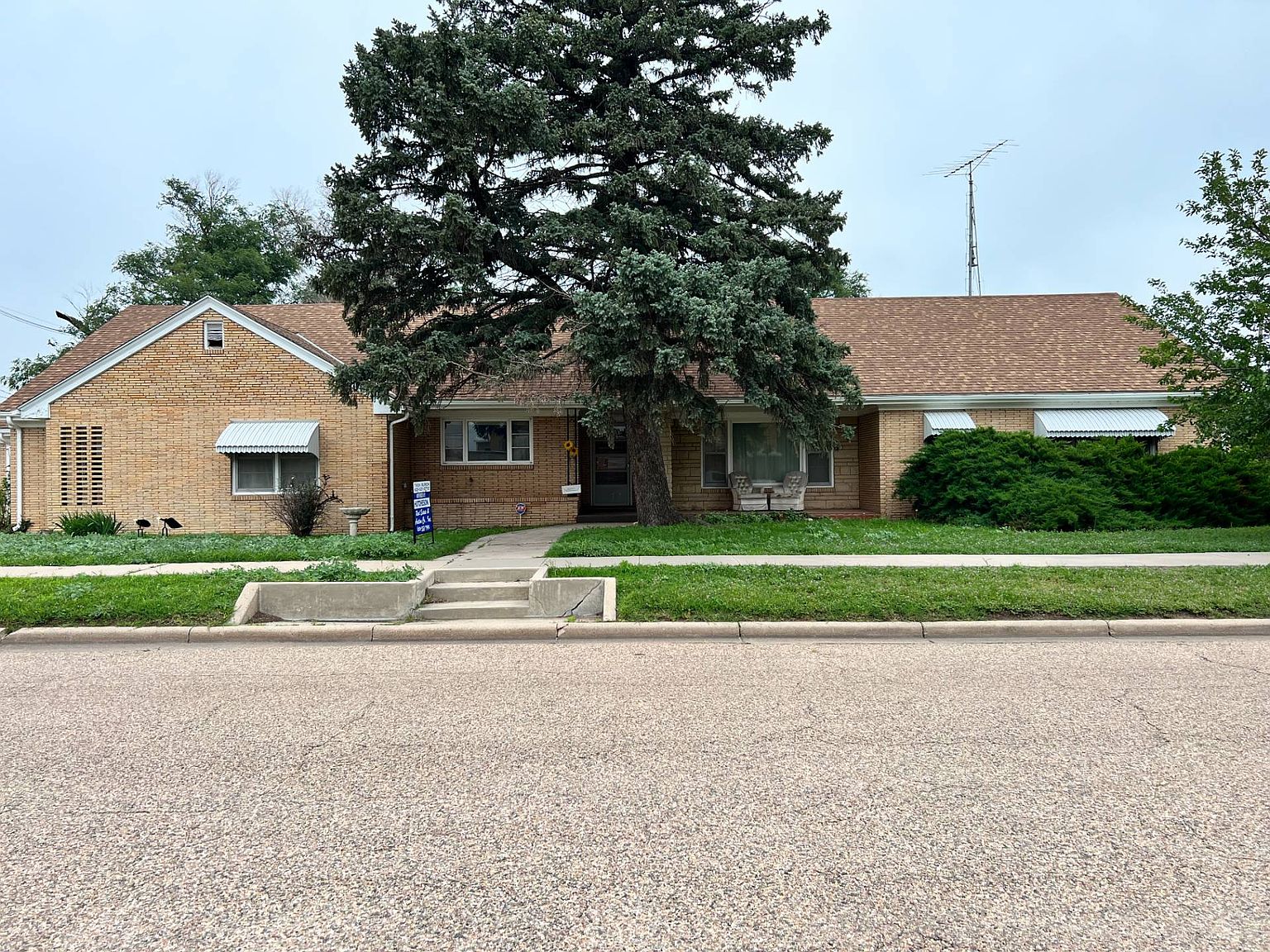 110 E Prairie Ave, Lakin, KS 67860 | MLS #11190082 | Zillow